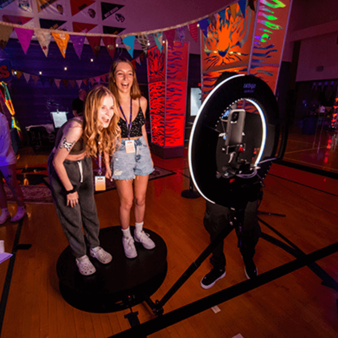 Egyedülálló Videobooth 360 Selfie élmény a Te rendezvényedre